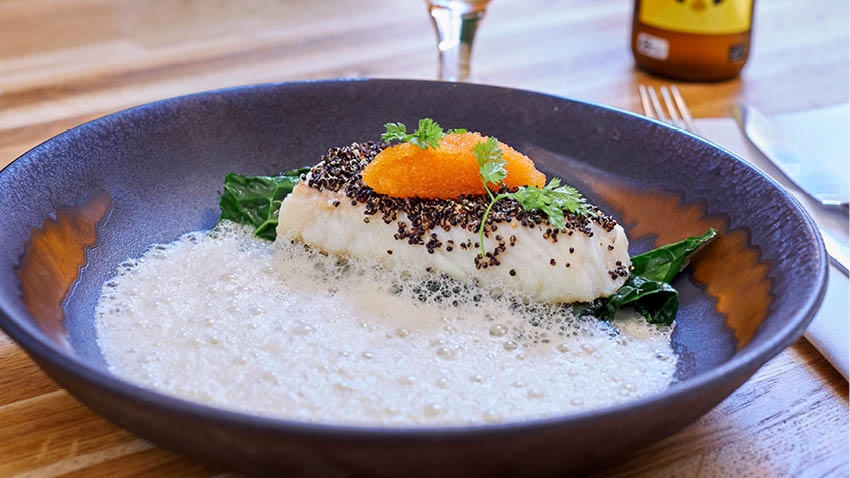 Bagt Kuller opskrift m. palmekål, gruyere og friteret quinoa | Se her