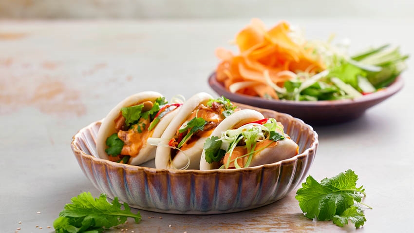 Bao med sticky kylling og hoisin | Find opskriften her!