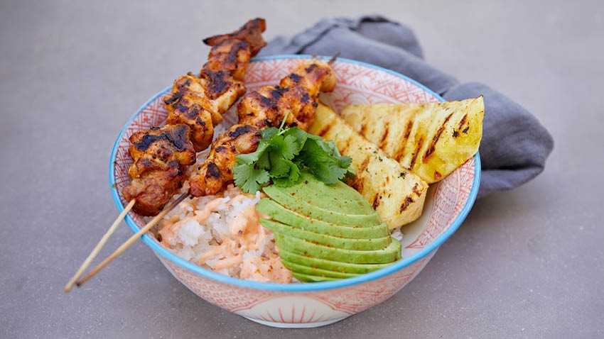 Poke bowl med kylling og ananas | Se opskriften her!