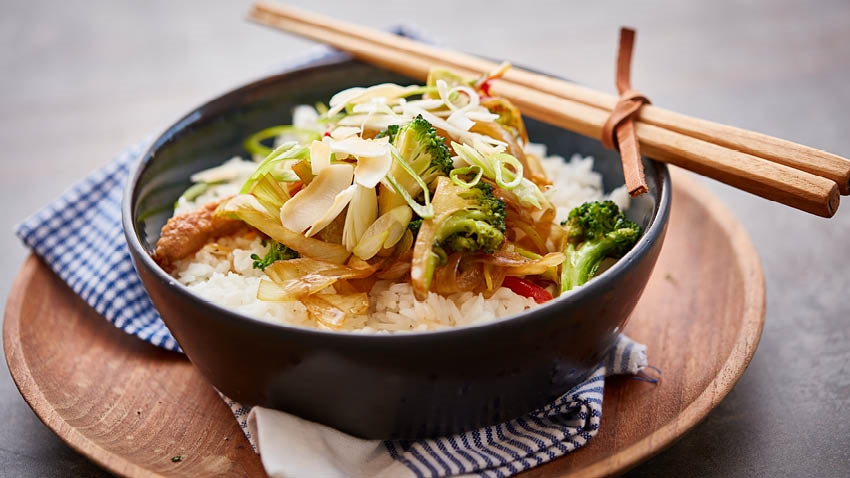 Wok med svinemørbrad, grønt og ris | Se opskriften her