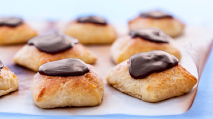 Gammeldags fastelavnsboller med marcipan | Se opskriften her