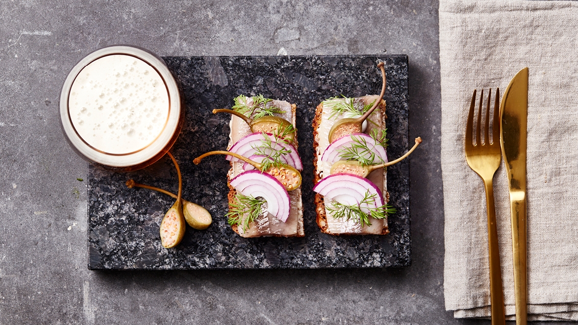 Klassisk sildemad opskrift | Opskrifter til frokostbordet | nemlig.com