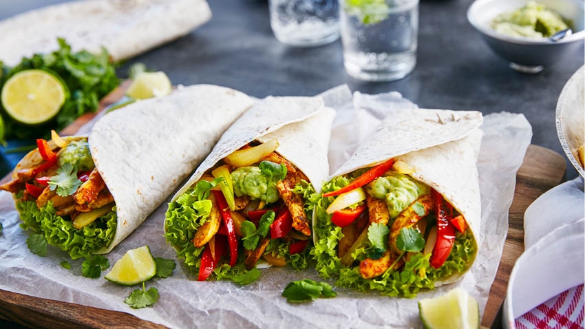 Fajitas med kylling og avocado | Vild med tortillas - se opskrift