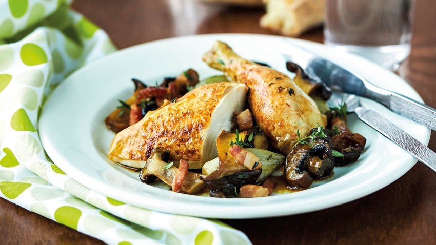 Ovnstegt Kylling med Bacon og Svampe | Se Opskriften Her!