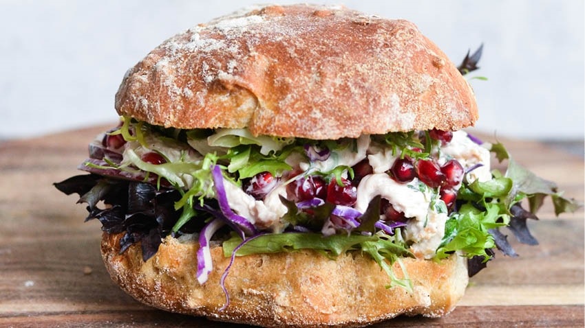 Rustik hjemmelavet sandwich med cremet kylling | Se opskrift