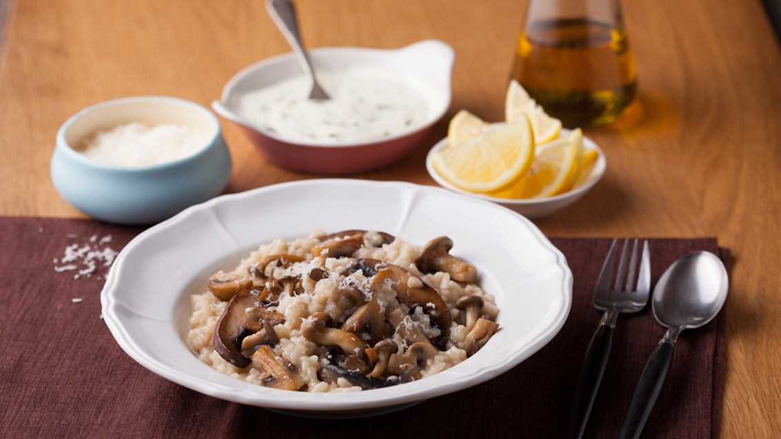 Risotto med svampe og hvidløg - opskrift - vegetar - nemlig.com